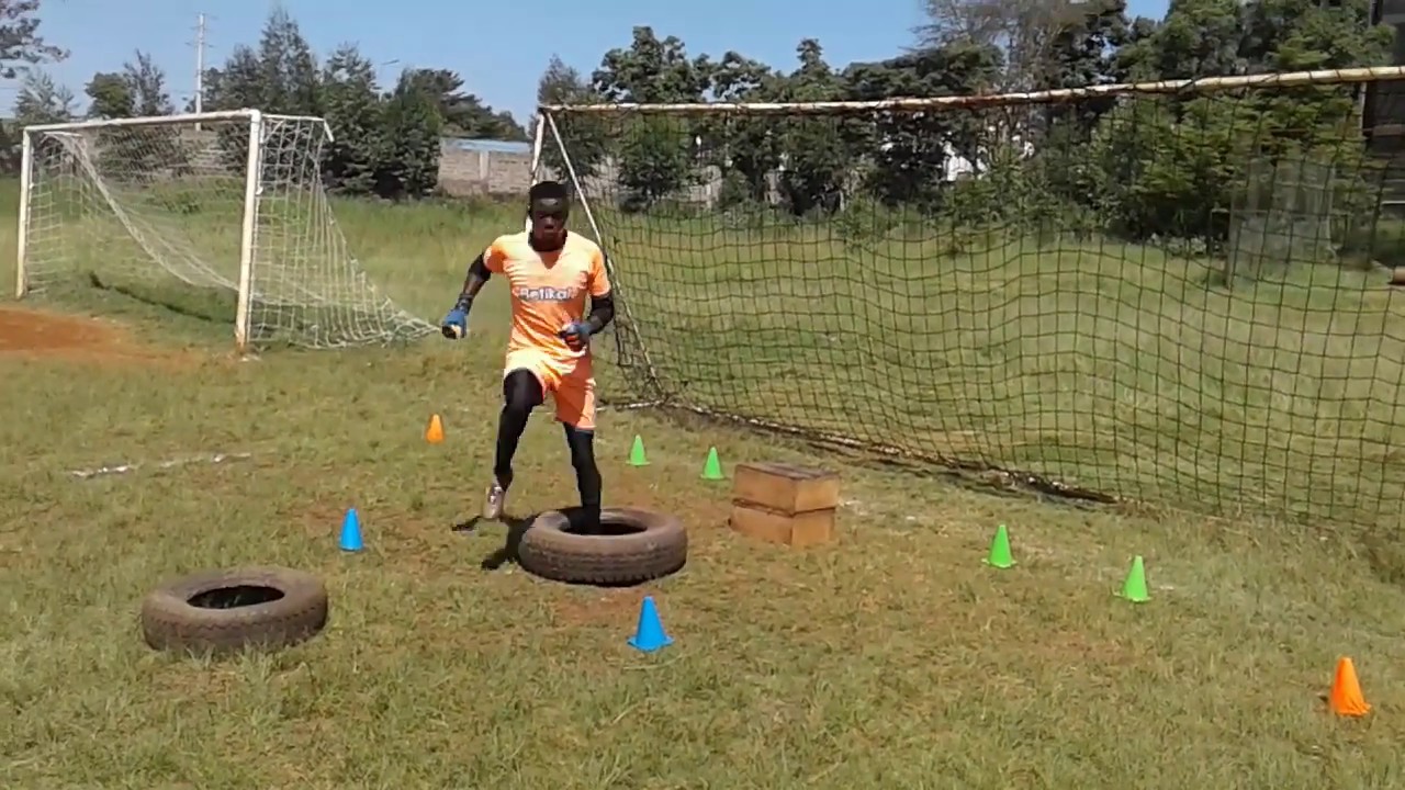 Goalkeepers ball handling / Agility / quick feet - YouTube