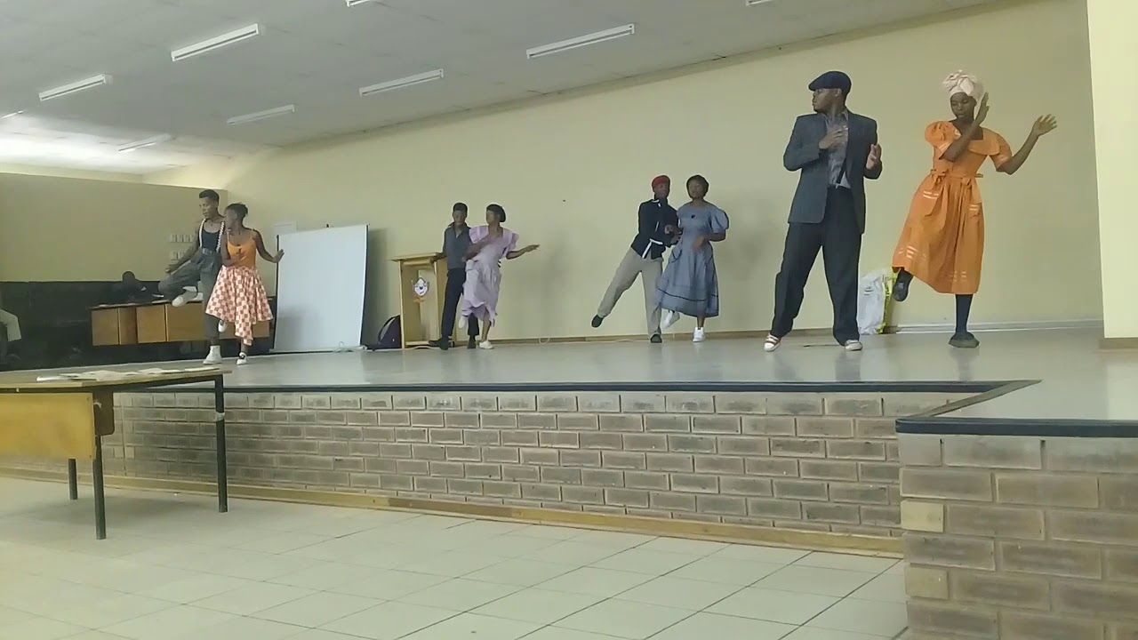 Rhythmic Eagles performing Kofifi dance - YouTube