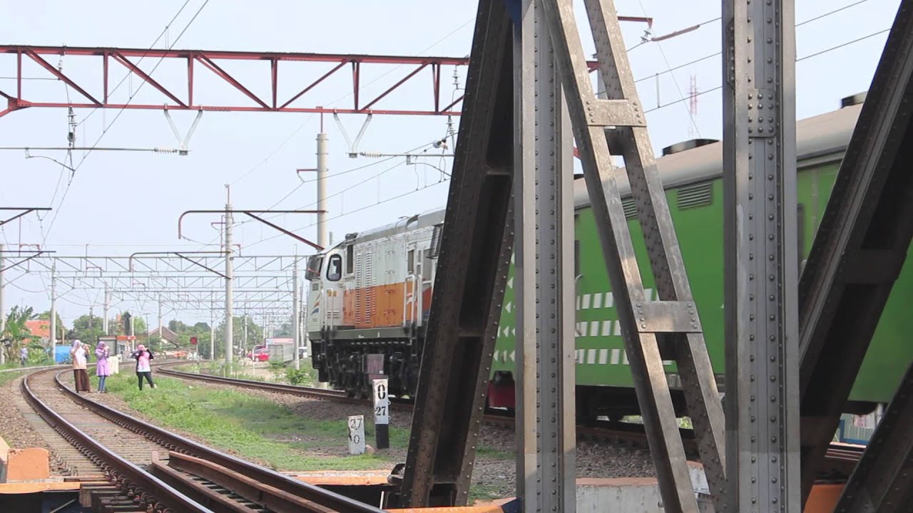 Kereta Api - CC 206 68 CN ft KA 68 Cirebon Ekspres - YouTube