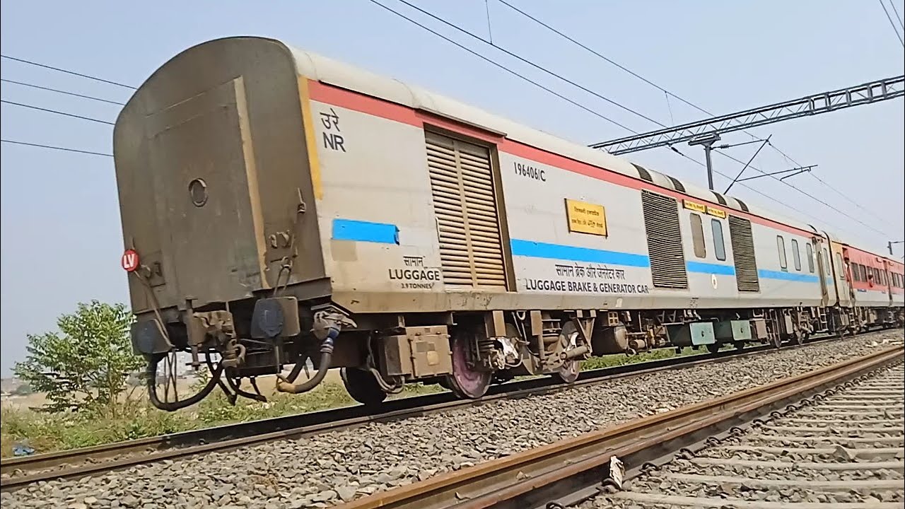 14006 Lichchavi Express (Anand Vihar - Sitamadhi) - YouTube