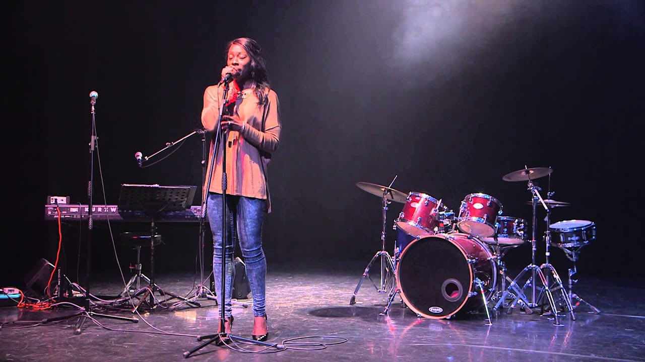 Simone Robinson sings About a Boy & I'd Rather be Blind - YouTube