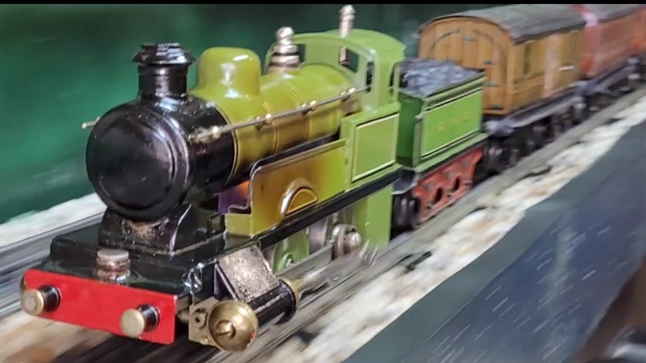 Classic Märklin tin toy steam locomotive fired up - YouTube