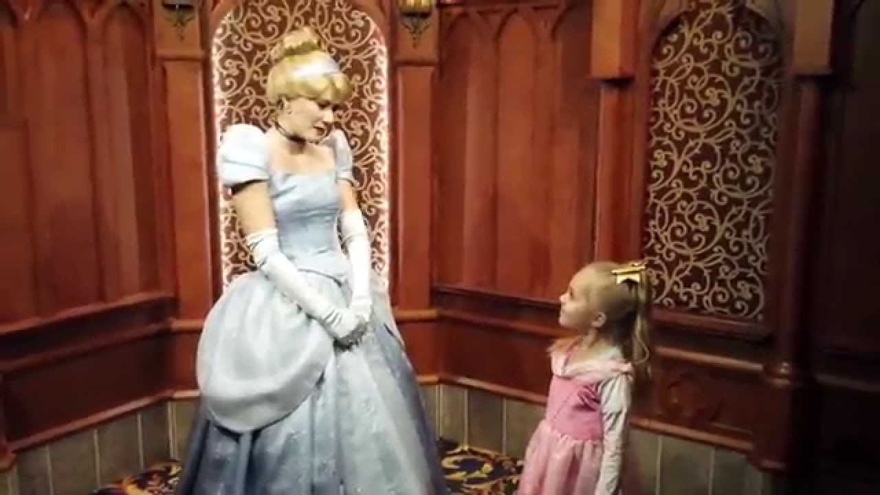 Ava & Bennett Meet Disney Characters - YouTube