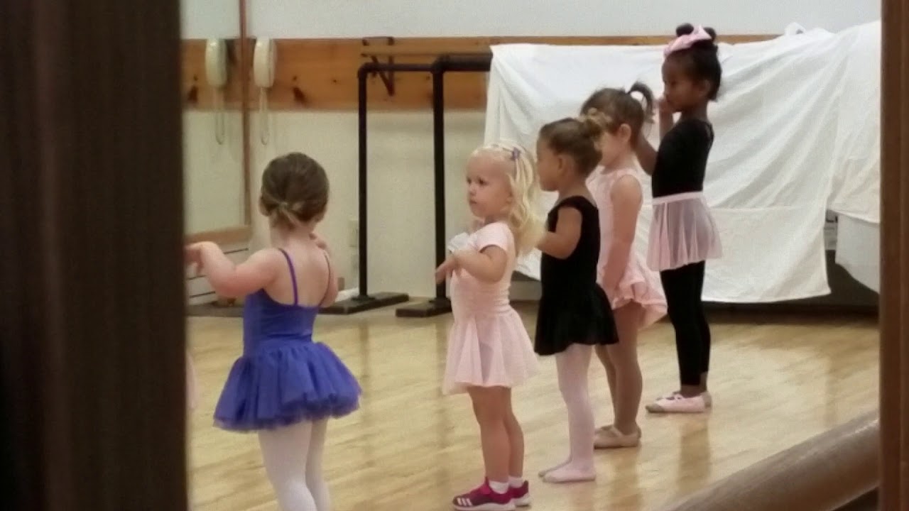 Payton the dancing queen - YouTube