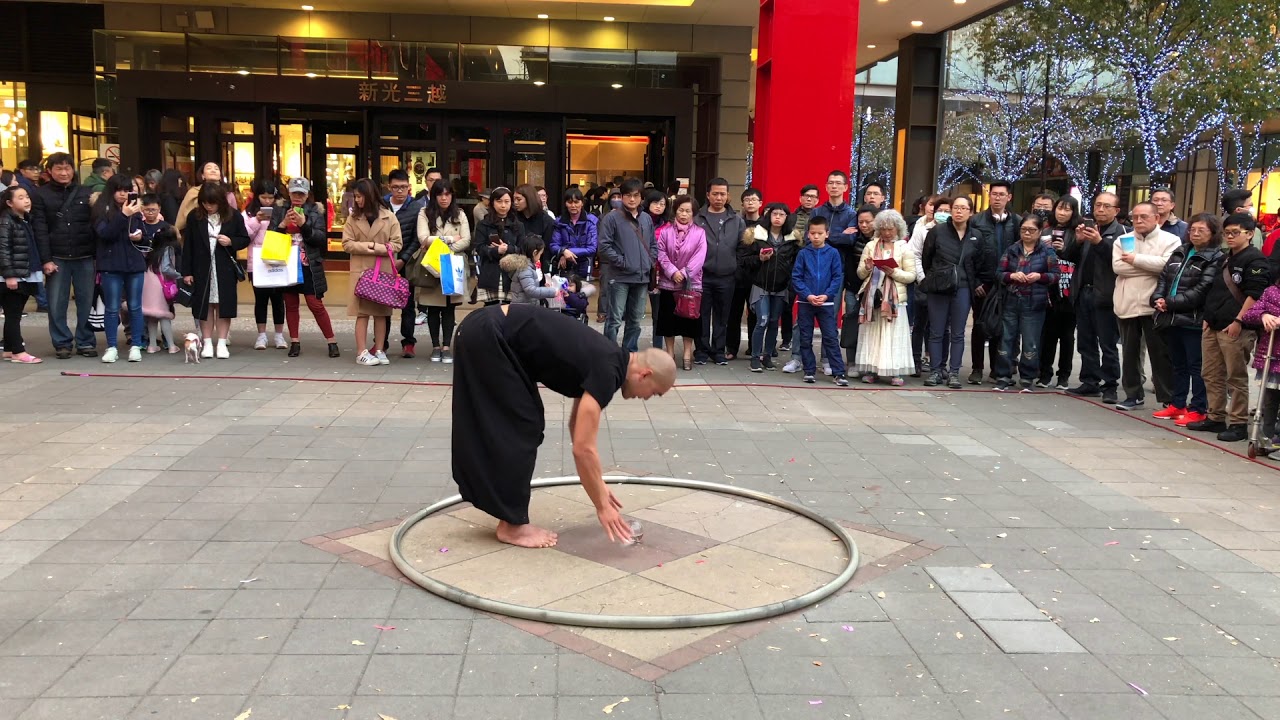 Amazing Contact Juggling Master in Taipei With Hypnotizing Skills ...