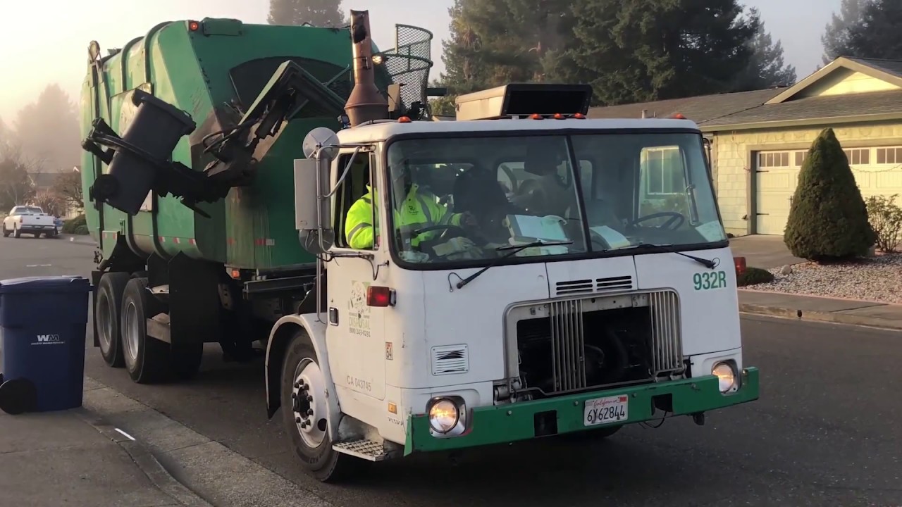 Redwood Empire Disposal: Heil Split-Body Rapid Rail Garbage Truck - YouTube