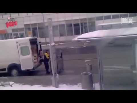 Paketboten in der Winterzeit