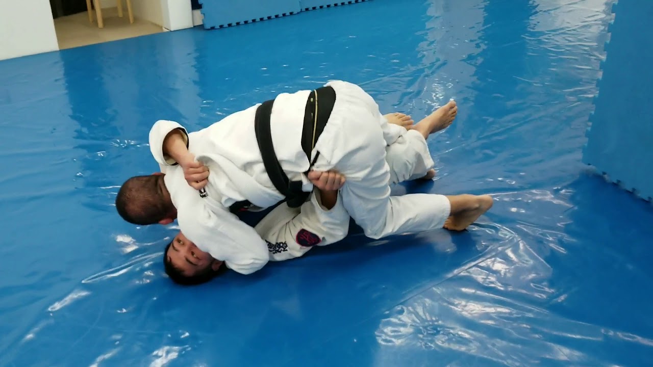 Leg trap sweep Masashi Takahashi - YouTube