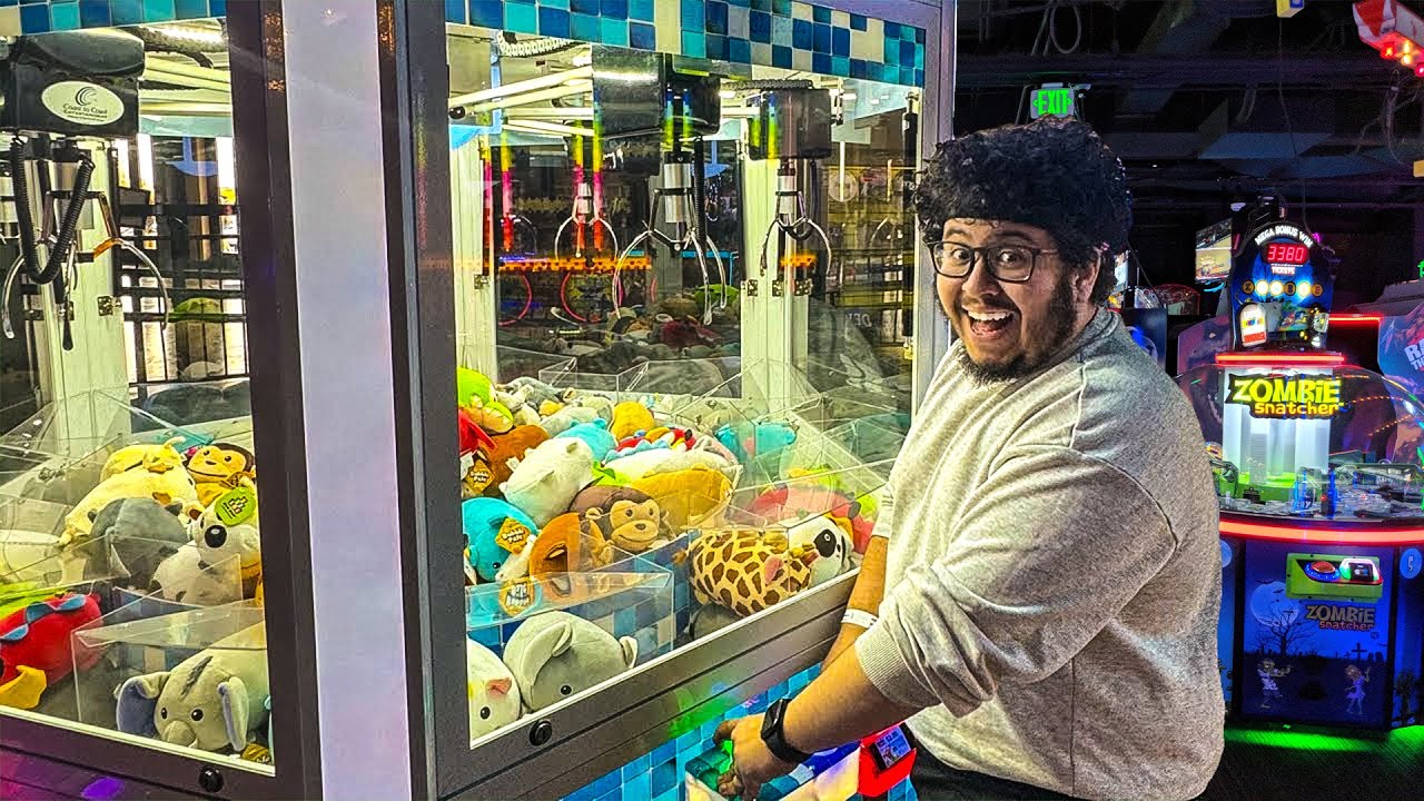 Playing The Claw Machine LIVESTREAM - YouTube