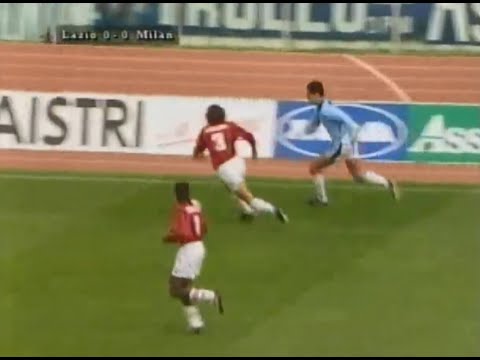 Young Alessandro Nesta playing right-back trying to pass Paolo Maldini in a speed duel (1995)