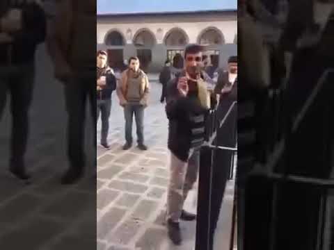 Millet ona deli diyor ama bi dinle ey insan ne diyor