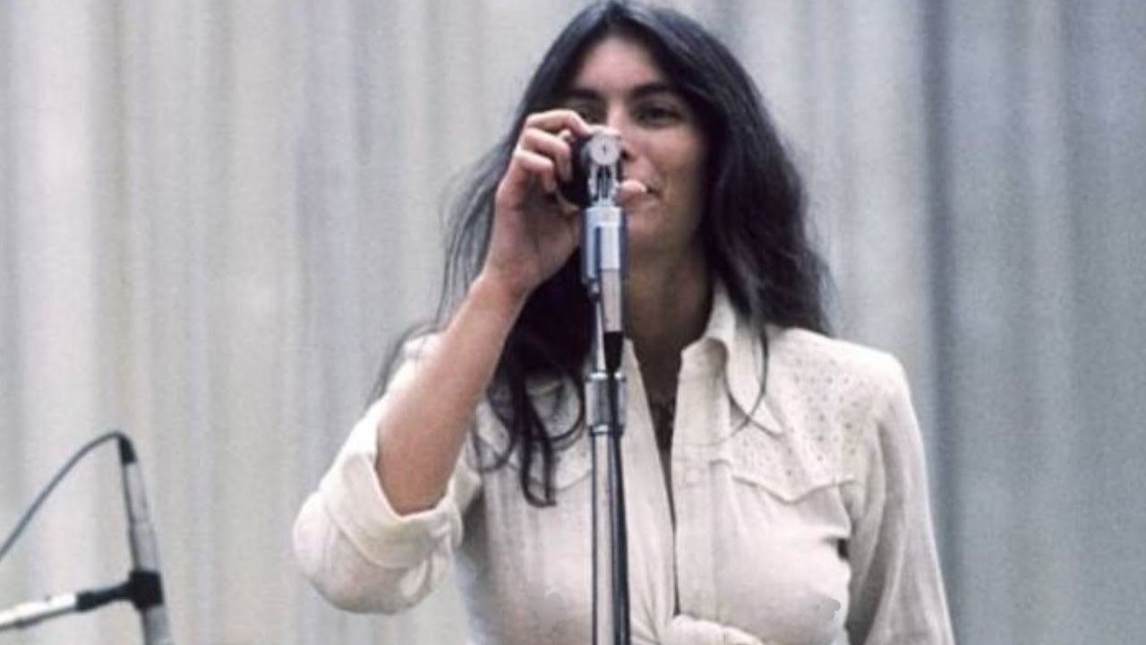 Emmylou Harris Body Measurements