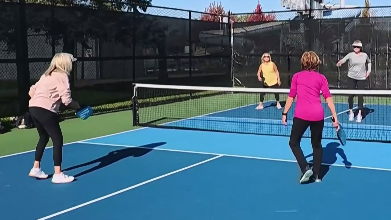 Ont. community shocked after person dies while playing pickleball - YouTube