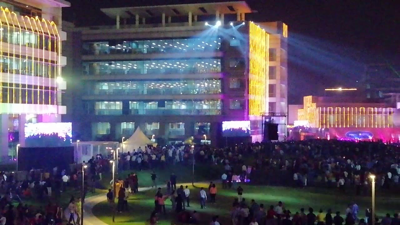 Sonu Nigam @HCL UTSAV 2018 LIVE PERFORMANCE, SEZ 126 NOIDA - YouTube