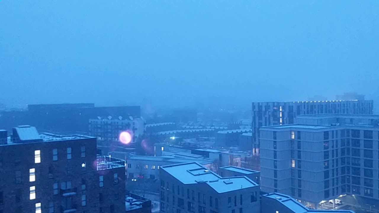 Wake up to snow in Manchester City Centre - YouTube