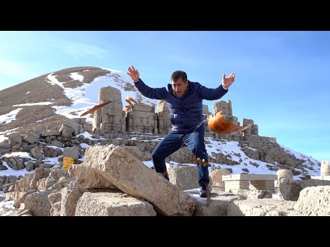 Sanatçı Aydın Aydın’dan ‘yapay zeka’ protestosu: Nemrut Dağı’nda bağlamasını parçaladı