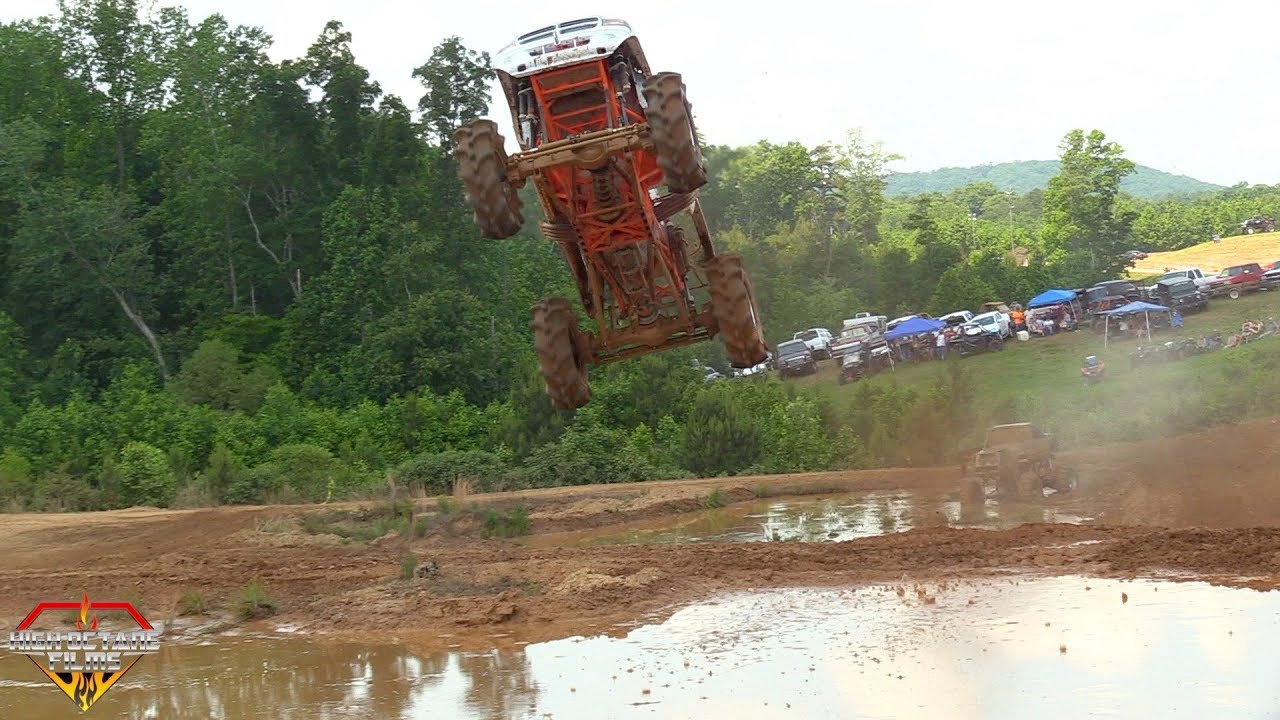 THE MOST INSANE MEGA TRUCK AIR AND CRASH AT WEST GEORGIA MUD PARK EVER ...