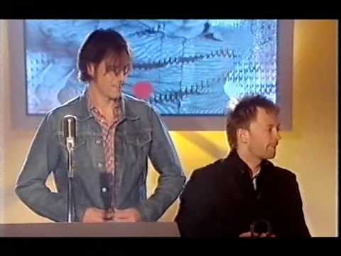 radiohead - Q awards 2002. thom and ed. - YouTube