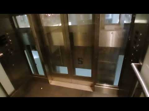 Mongrain hydraulic glass elevator at Fulton Center (Manhattan, NY ...