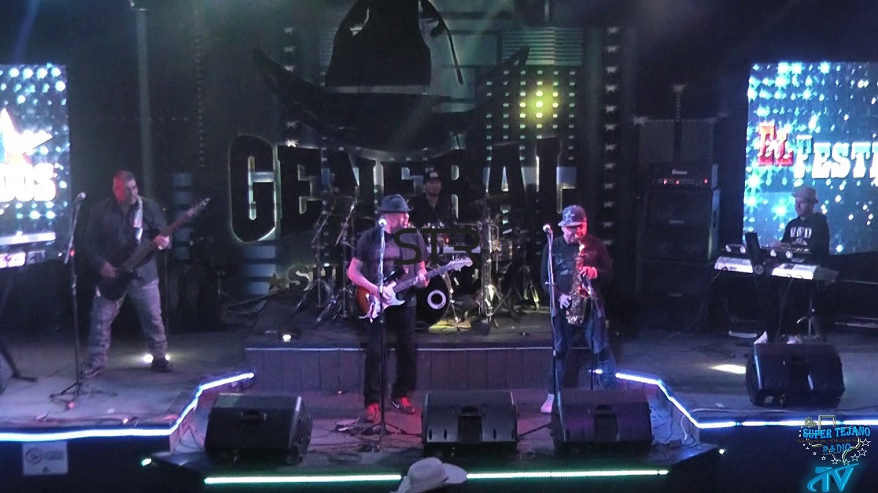 David De Anda y Xelencia Live STR - YouTube