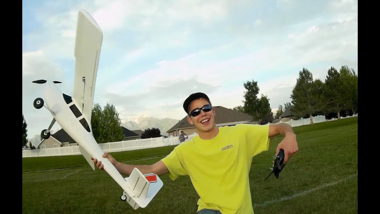 Hobbyking Trainstar Tough Trainer Demo - Flight Characteristics - Loops ...