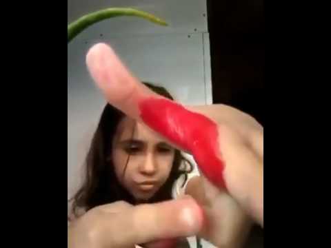 STRES ÇARKIYLA ELİNİ YARMA ŞAKASI YAPAN VELED.