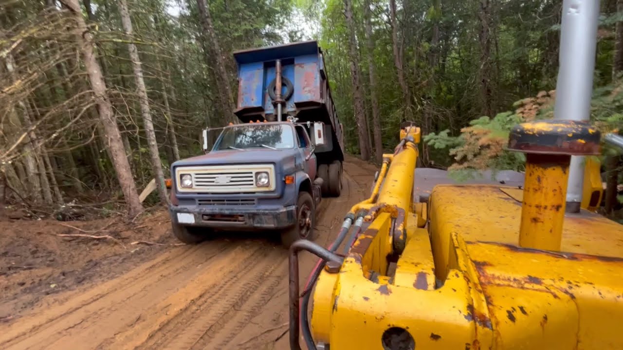 Building a road through a swamp with old equipment part 3 - YouTube