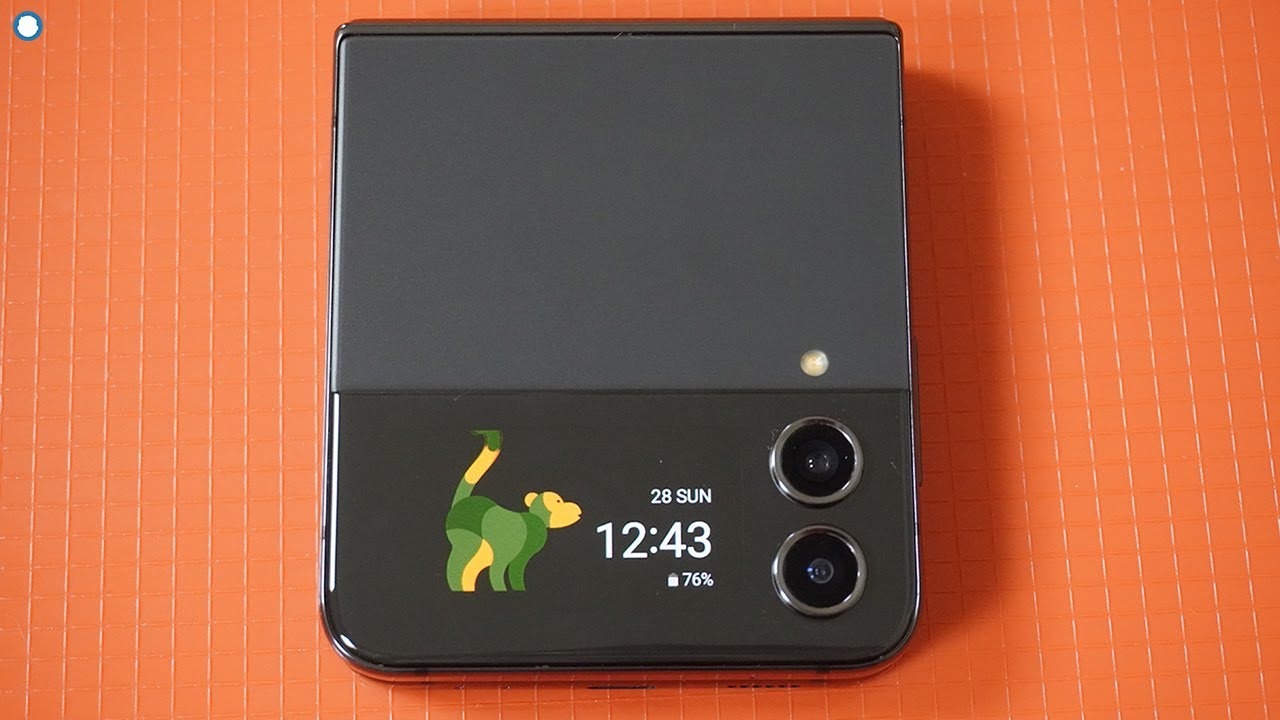 How To Change and Customize the Cover Screen On Galaxy Z Flip 4 - YouTube