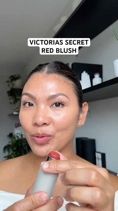 Love this viral red blush hack by Rose-Marie when she used to do Victorias Secret runway shows ...