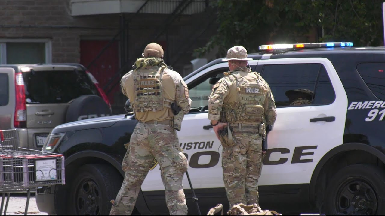 Houston Police Department Swat Patrol Response To SWAT Scenes