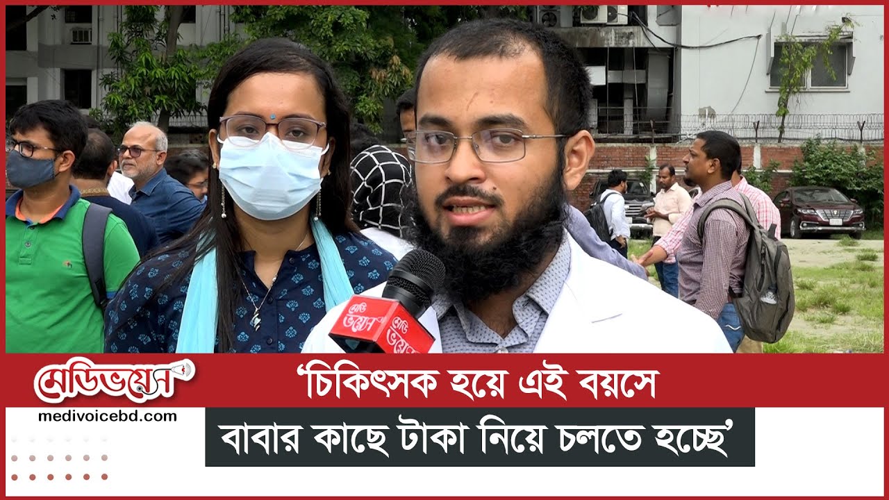 ‘টাকা বাঁচানোর জন্য লোকাল ট্রেনে দাঁড়িয়ে যাতায়াত করতে হচ্ছে ...