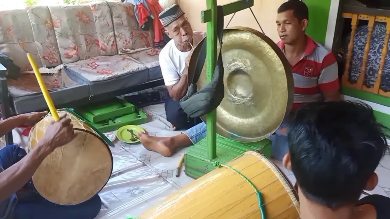 Suara gendang yang sangat merdu alat musik tradisional Makassar - YouTube