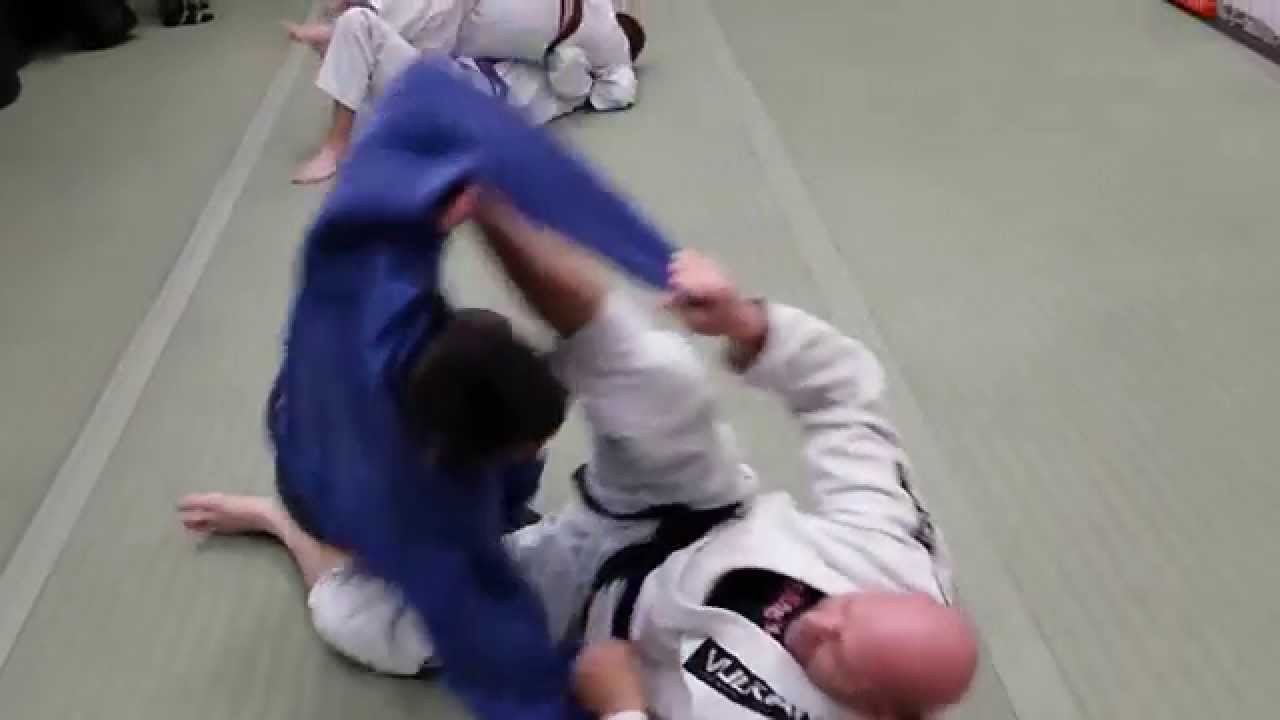 Leg Whip Sweep! Must Know Spider Guard w/Spiral Hook Pendulum Sweep ...
