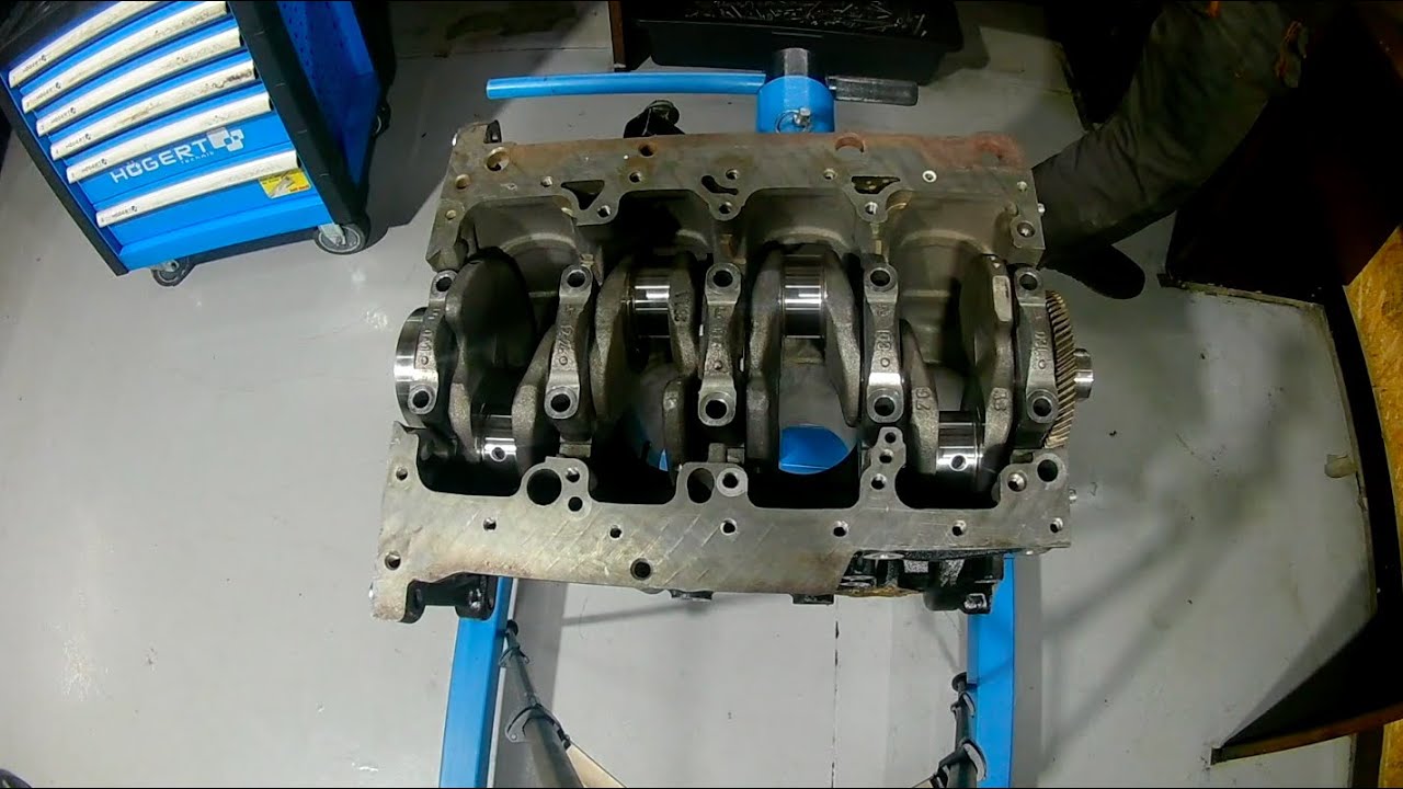 VW T5 T6 2.0 BiTDI CFCA ENGINE REBUILD TIMELAPS - YouTube
