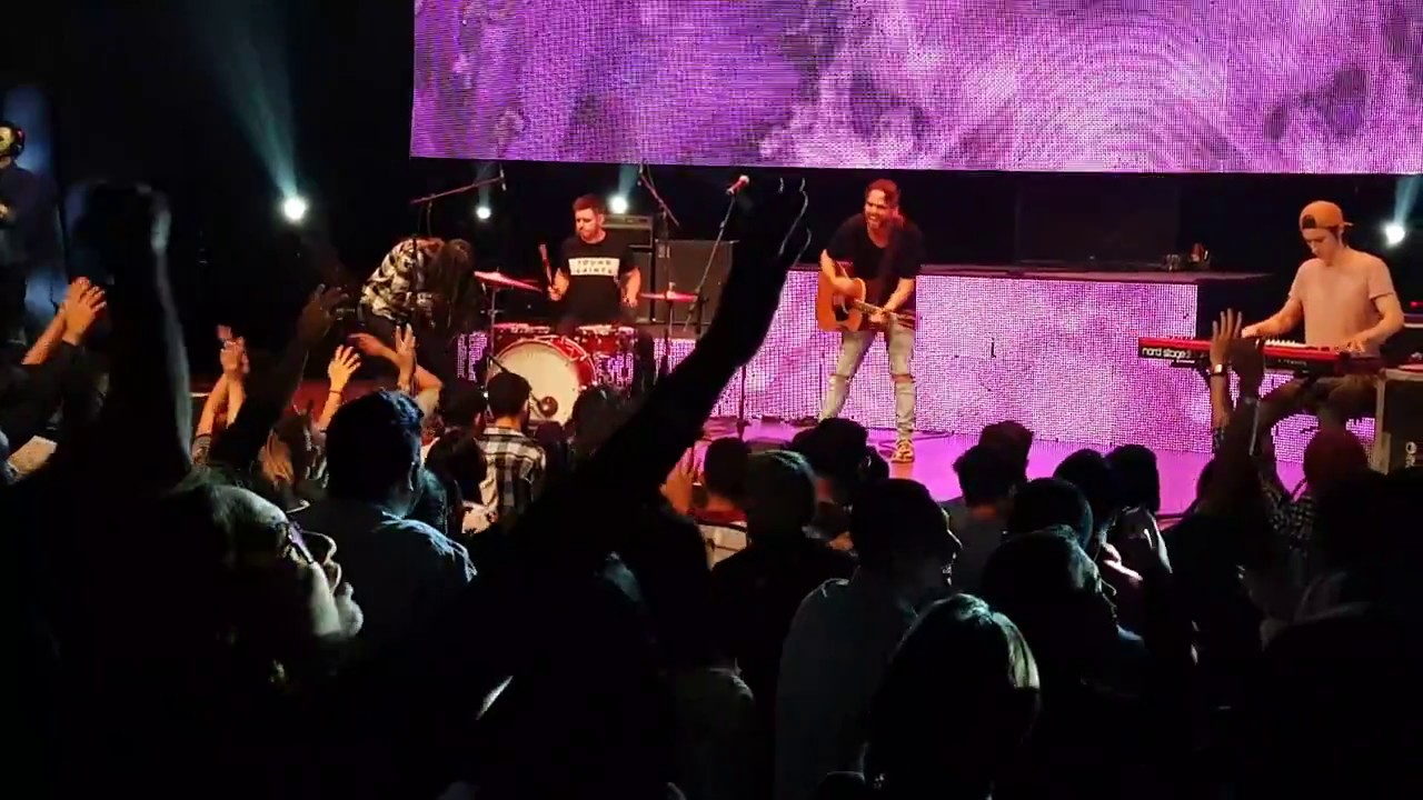 Praises (Be lifted Up) - Jeremy Riddle ft. Rapha Pristo (Live in Brazil ...