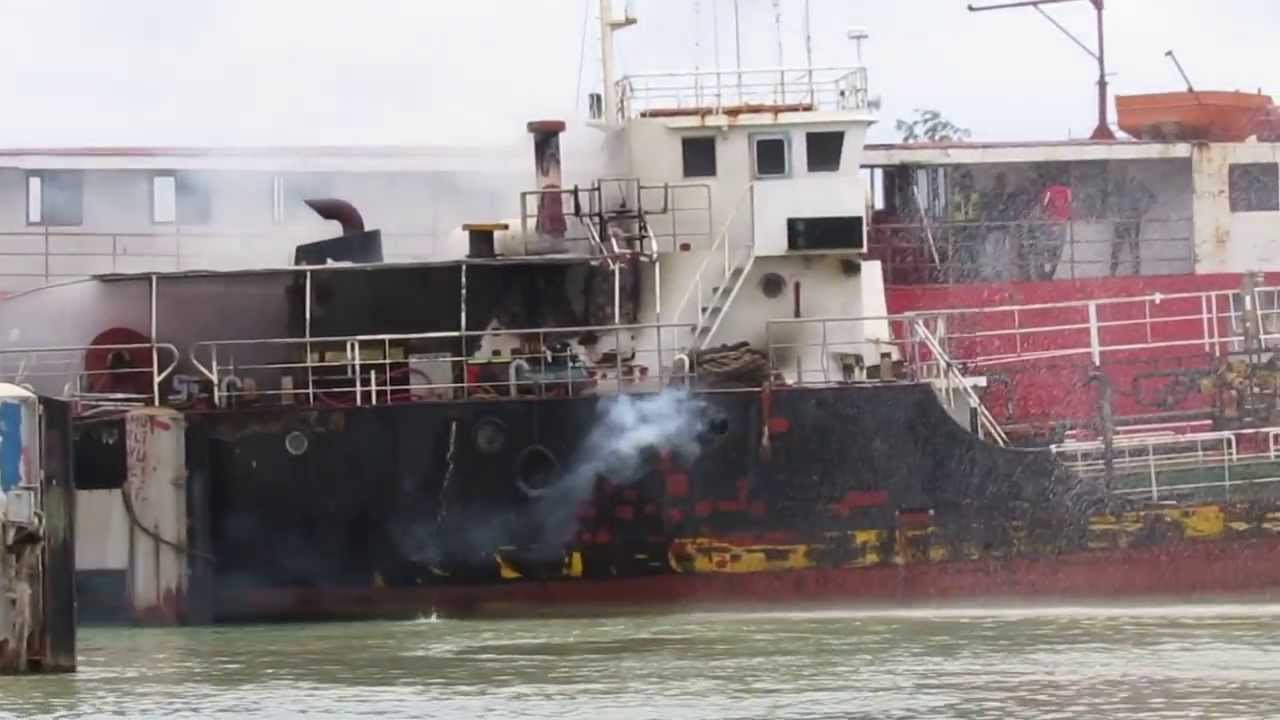 Ports Authority Tonga help to save the MV PUNALEI - YouTube