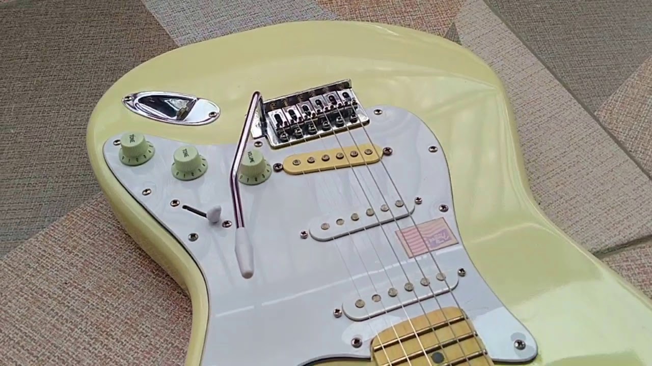 Fender Stratocaster Cream Review - YouTube