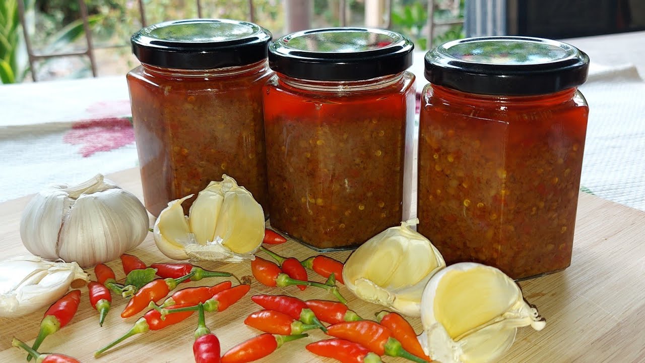 How to Make Chili Garlic Oil Sauce - YouTube