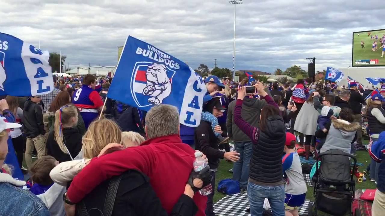 Western Bulldogs -v- Sydney Swans 2016 grand final at the Whitten Oval ...