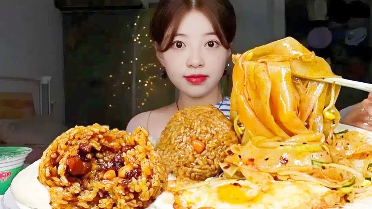 【糯嘰嘰的糯米飯我超愛＋QQ弹弹的凉粉】#吃播 #不挑食的小太子 #delicious #吃货 #food #eating - YouTube