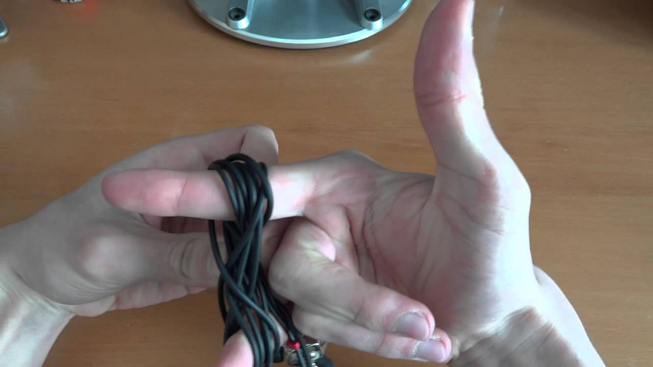 Earphone anti-tangle wire tip - Keeping your earphones tidy - By ...