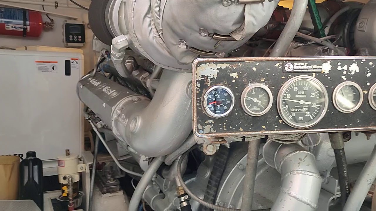 Detroit Diesel 8V92 TA 735Hp - YouTube