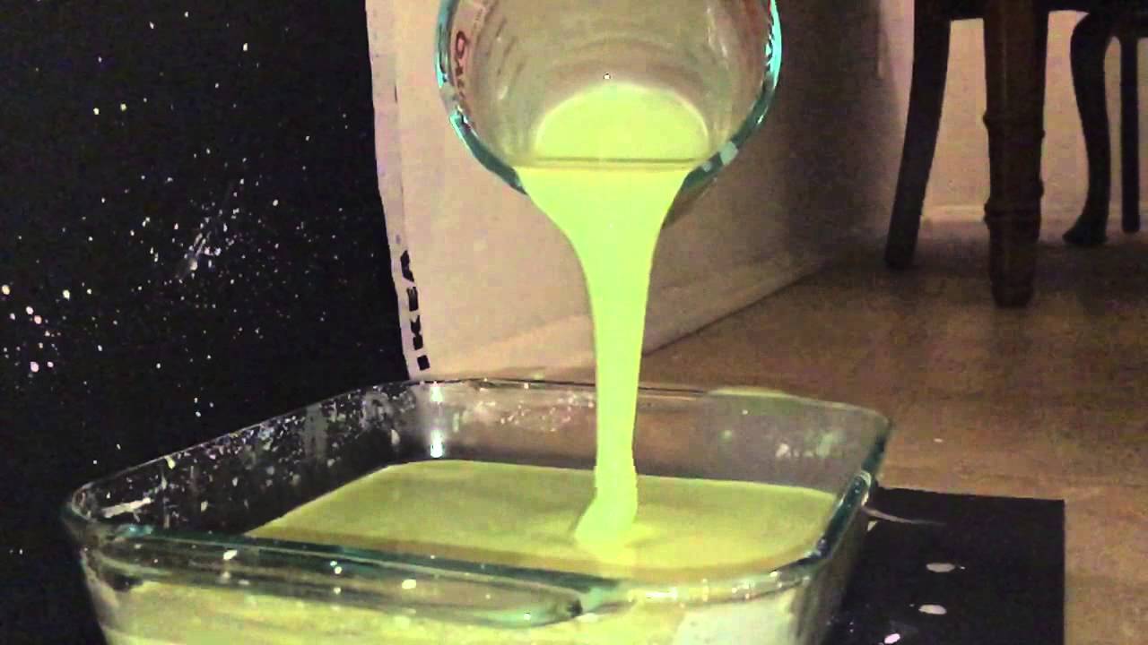 Cornstarch and water: Slow- motion pour - YouTube
