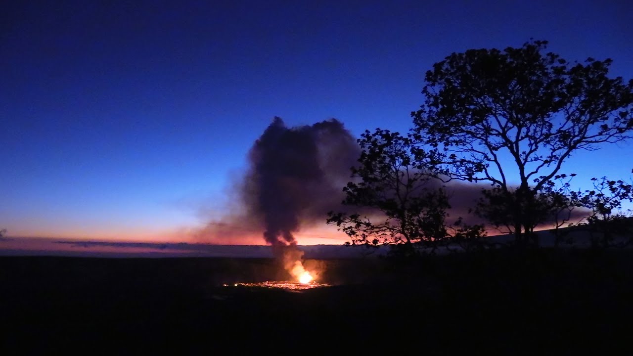 Huge Gas Plume Behind Volcano House - Kilauea - YouTube