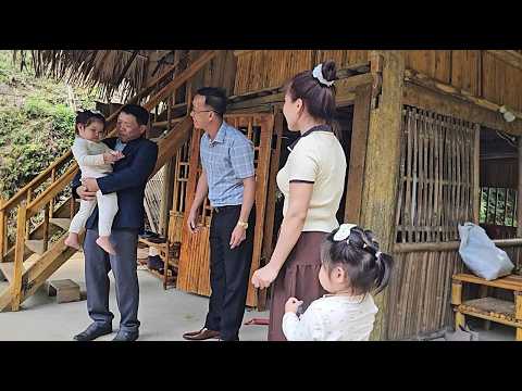 The appearance of a special man after ten years brought joy to Dũng and Huệ.