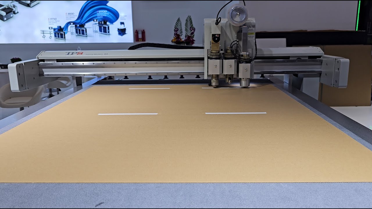 Making corrugated boxes with tape applicator, creasing tool and EOT on ...