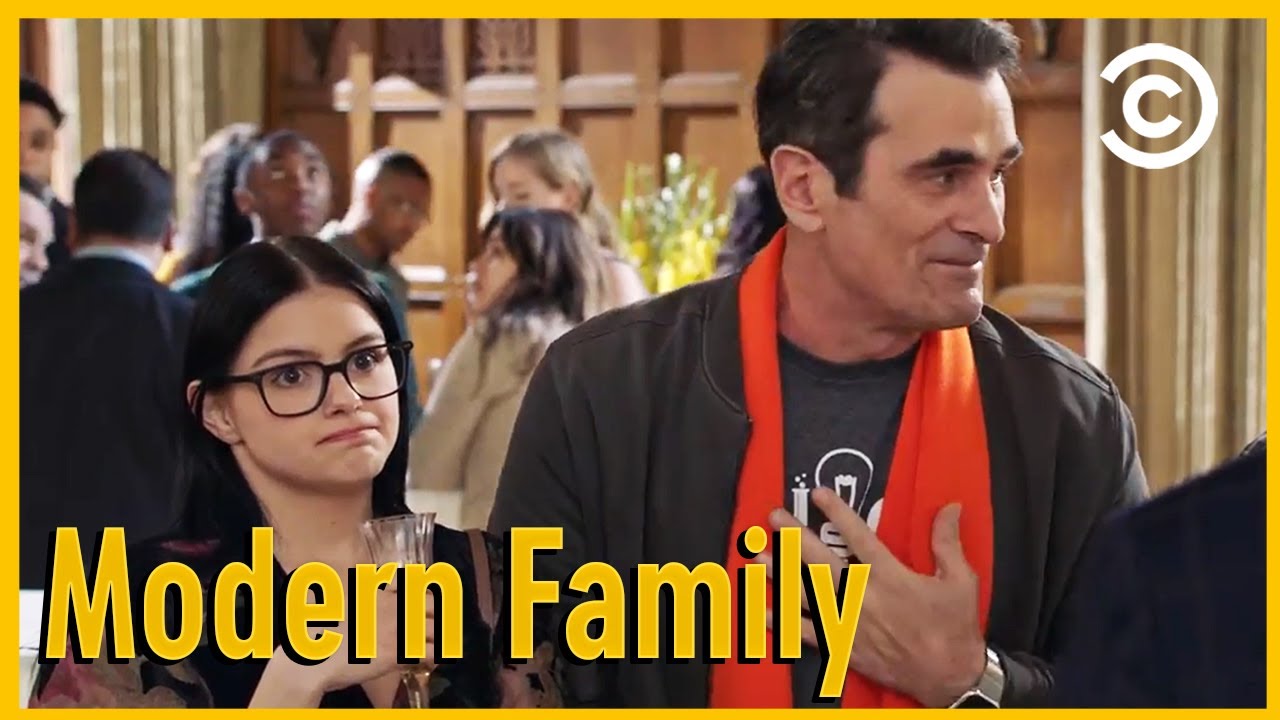 Caltech Party | Modern Family | Comedy Central Deutschland - YouTube Caltech Party | Modern Family | Comedy Central Deutschland - YouTube