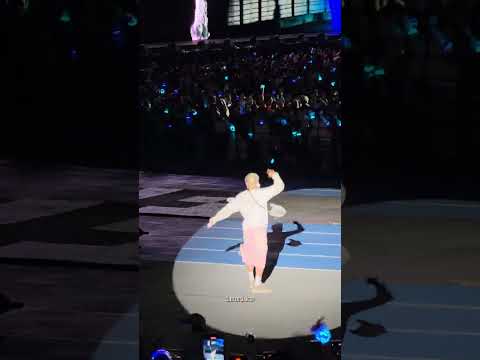 251019 Stray Kids dominATE CelebrATE - Bang Chan, Lee Know, Hyunjin off stage during encore