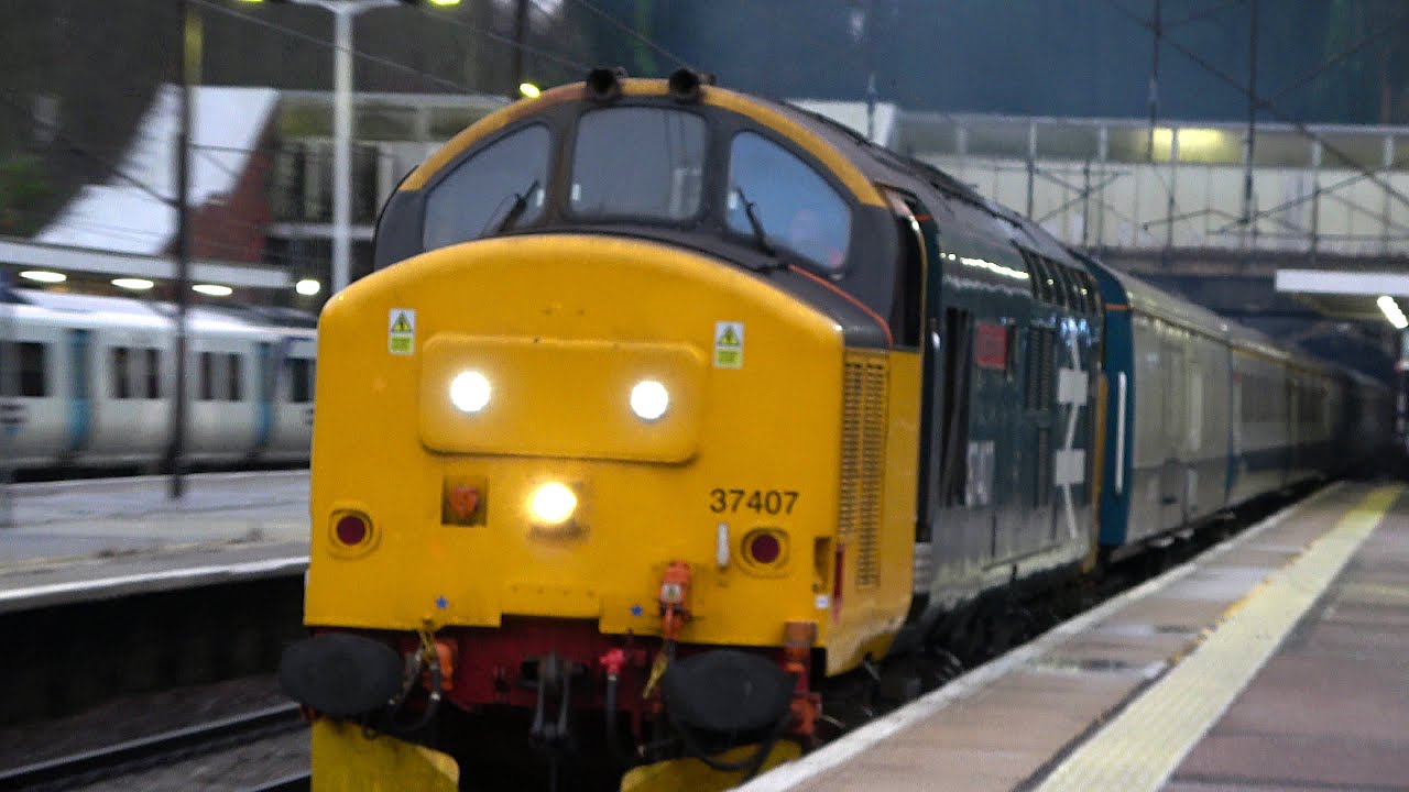 'Carols at Norwich Cathedral' tour : Class 37407 'Blackpool Tower ...