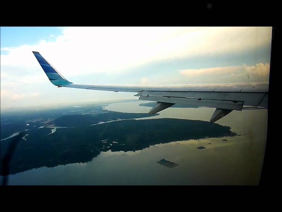 #2 Garuda Indonesia GA830 Boeing 737-800 Landing at Singapore - Changi ...